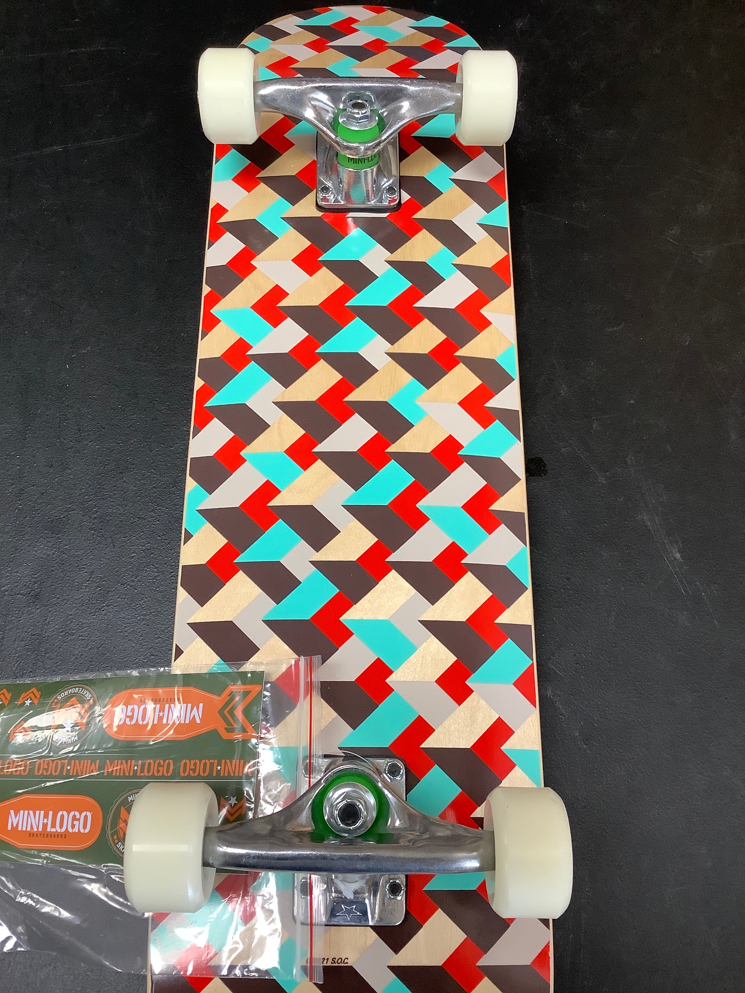 Mini Logo Complete 8 Pattern – Rowan Skate Center